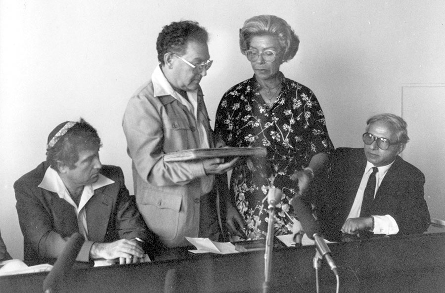 The mystery of the Auschwitz albums – History of Sorts