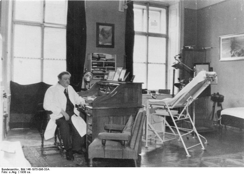 Dr. Eduard Bloch in Arztpraxis – History of Sorts