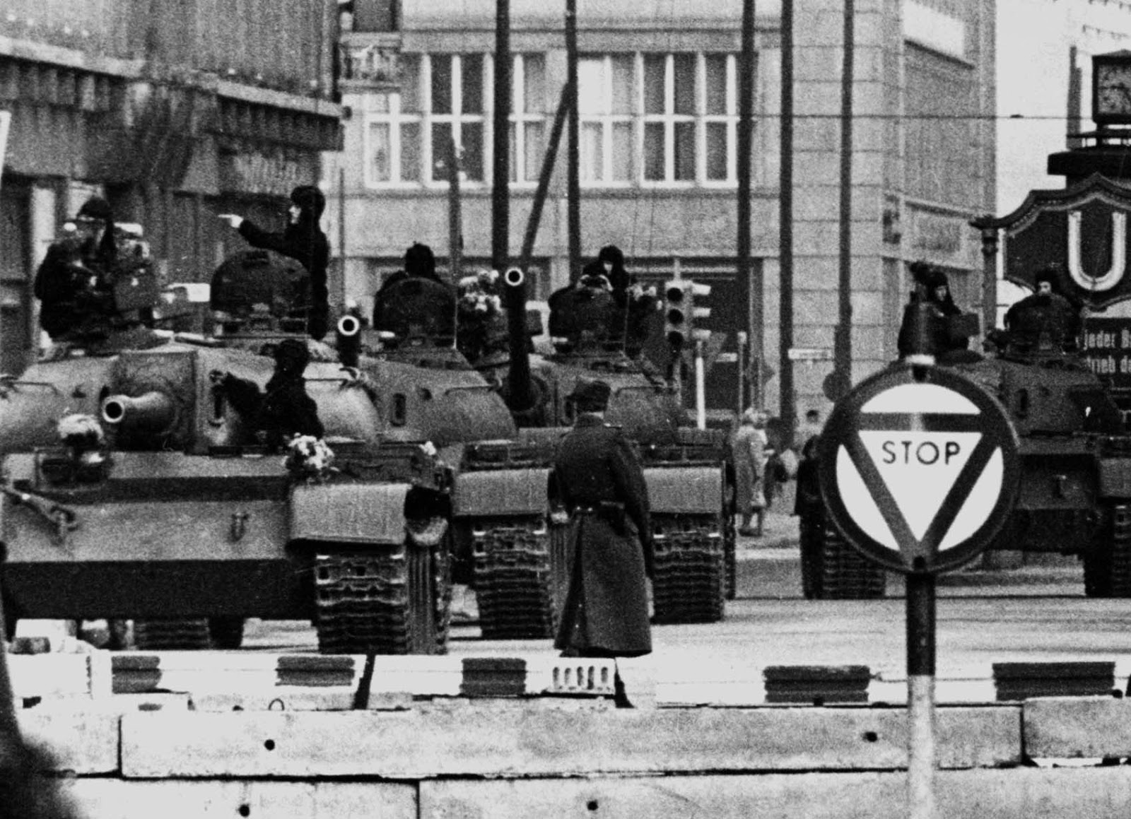 The standoff at Checkpoint Charlie – History of Sorts