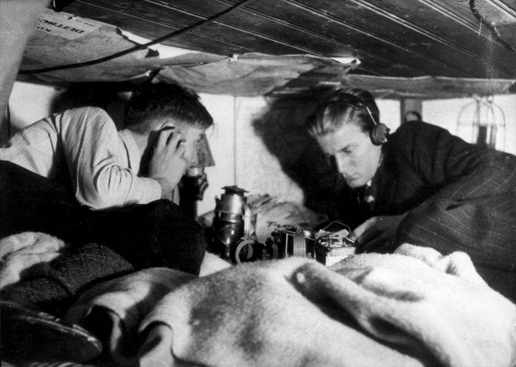 Learning German via Radio in WWII – History of Sorts