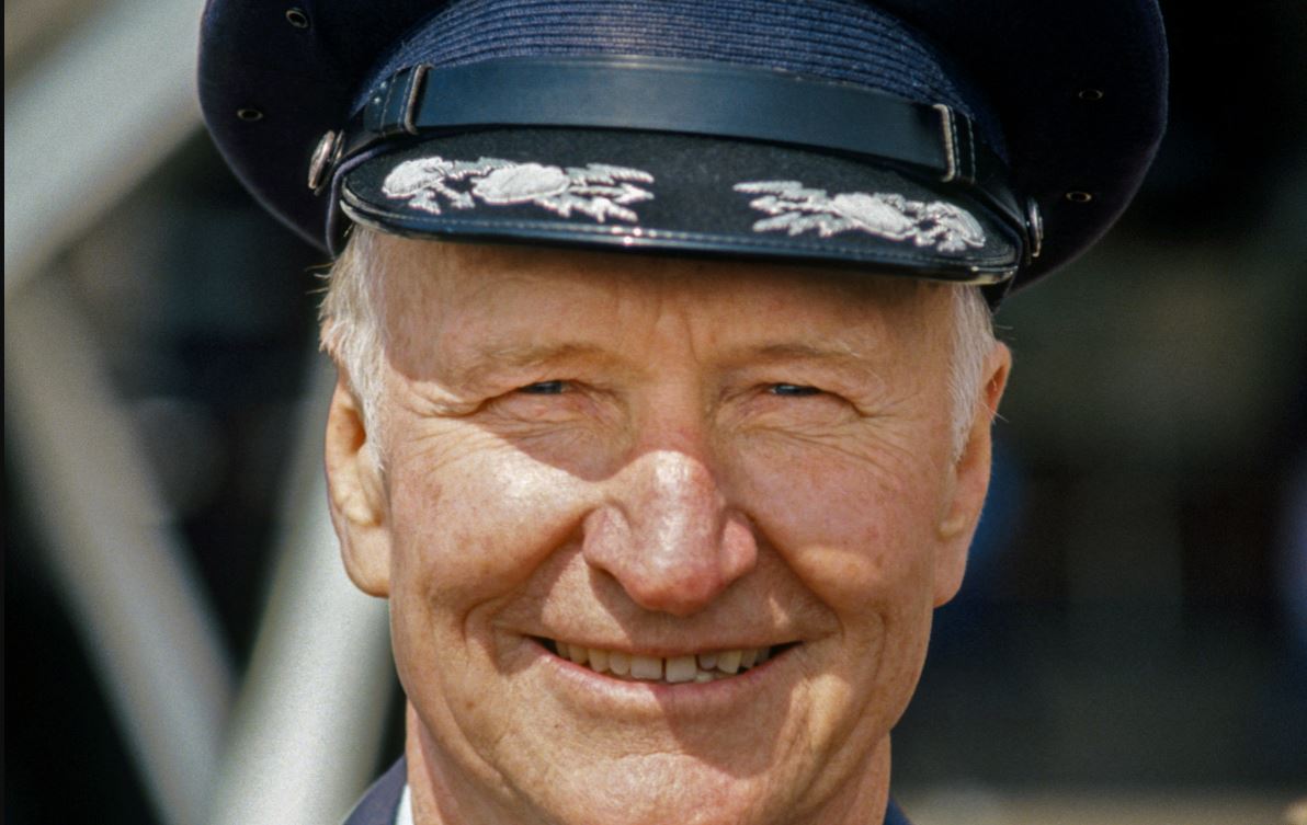 Gail Halvorsen-The candy bomber. – History of Sorts