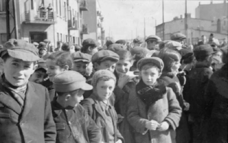 Chaim Rumkowski and His Role in the Łódź Ghetto – History of Sorts