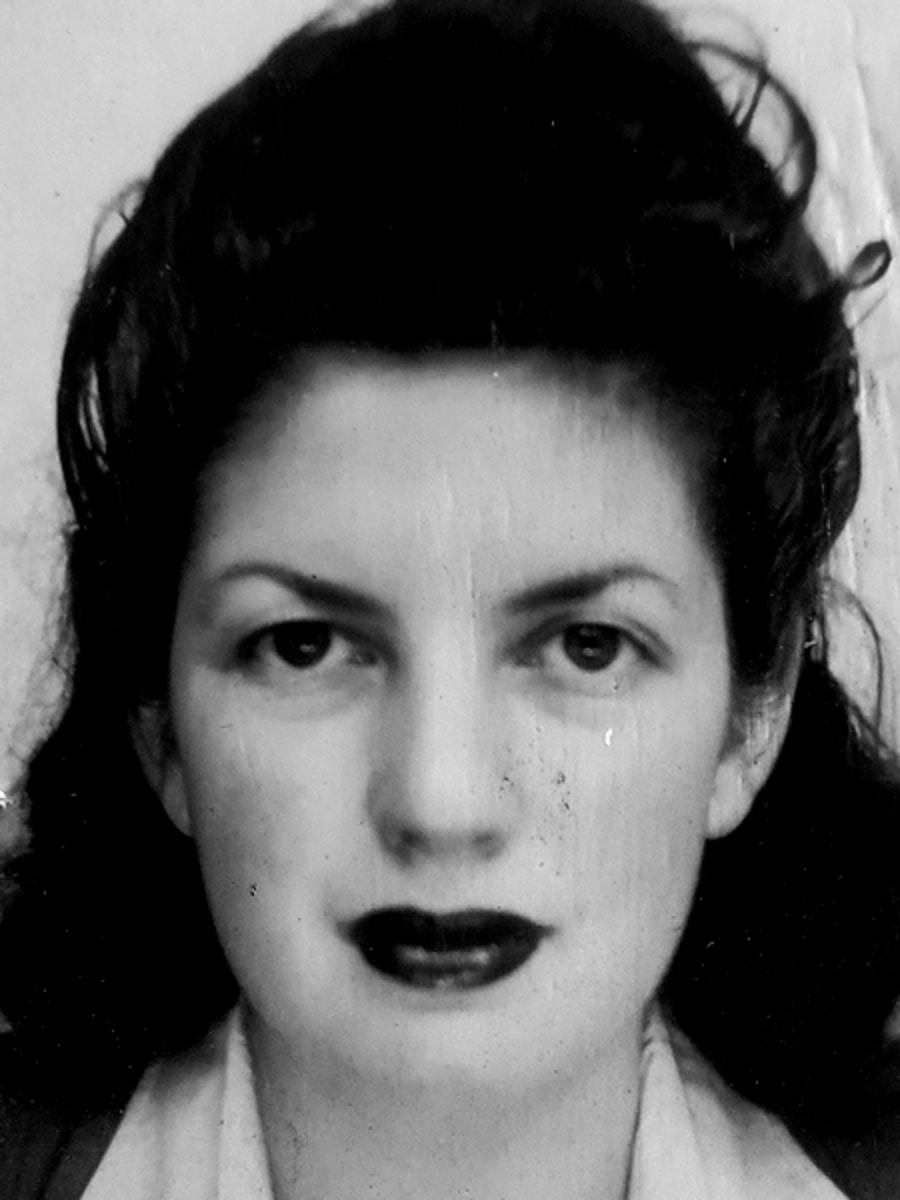 Claire Monis: Singing, Resisting, Surviving. – History of Sorts
